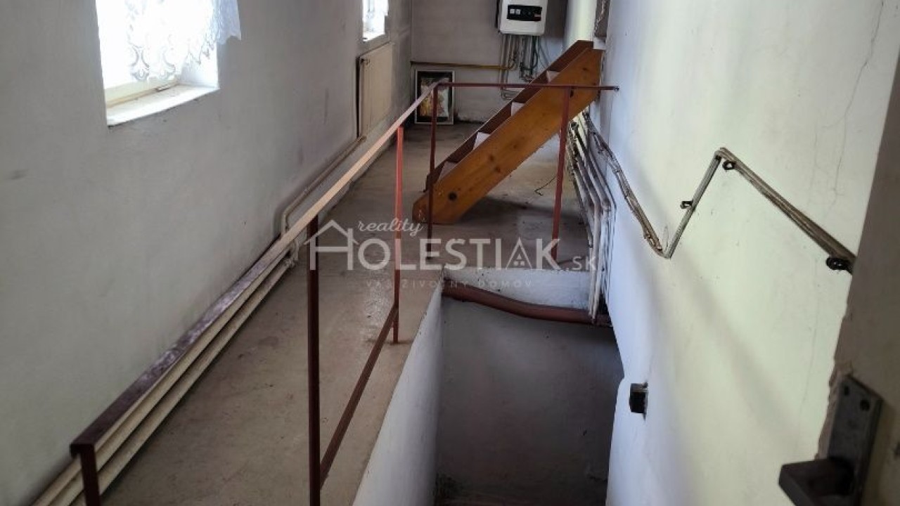 Nehnuteľnosť | holestiak.sk/nehnutelnost/331/predam-rodinny-dom-zborov ... Nehnuteľnosť | holestiak.sk/nehnutelnost/331/predam-rodinny-dom-zborov ...